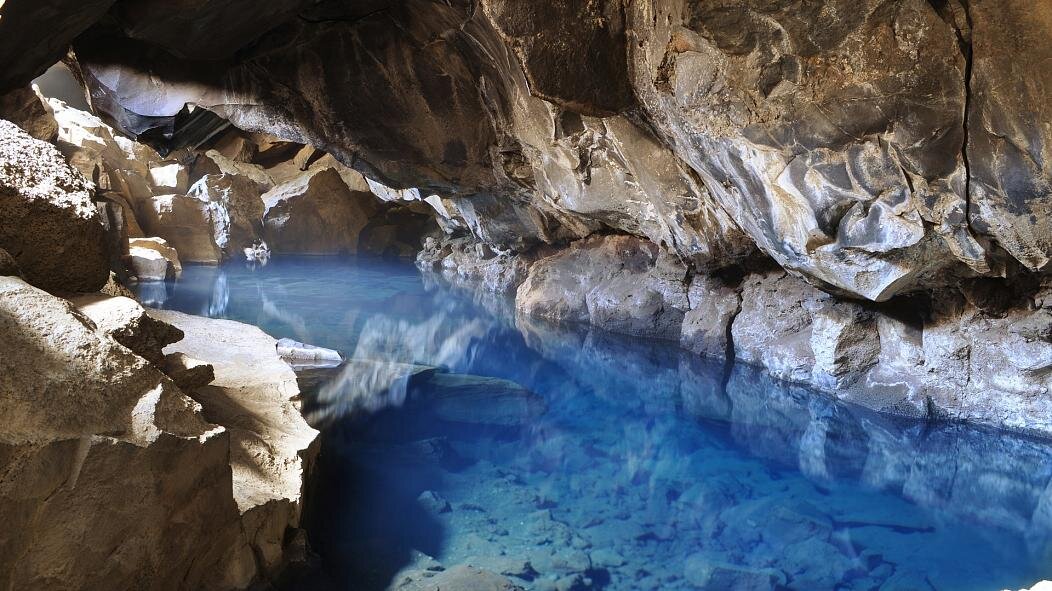 Mythical grottos: The most famous caves in Greece