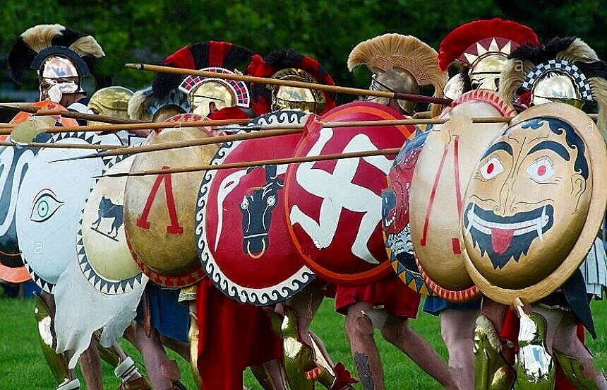 10 Military uniforms of ancient Greek warriors