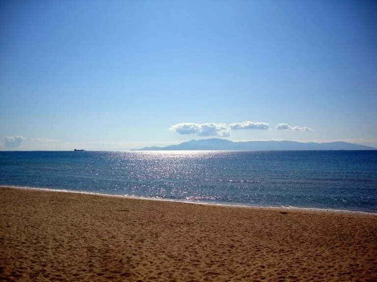 Four majestic beaches on mainland Greece (photos)
