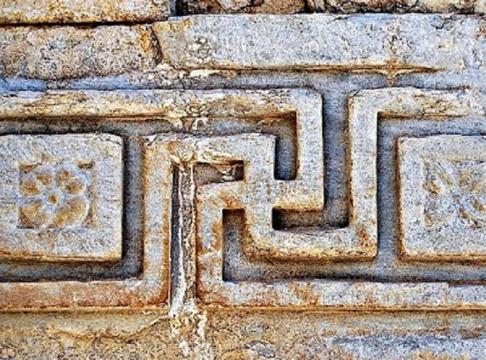 5 ancient Greek symbols that charm