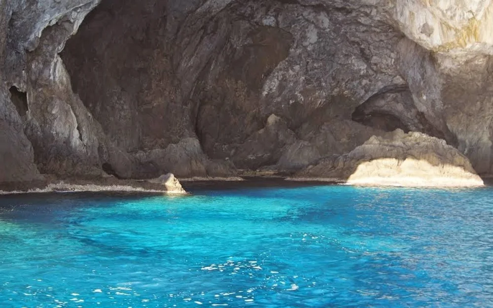 7 incredible sea caves in Greece