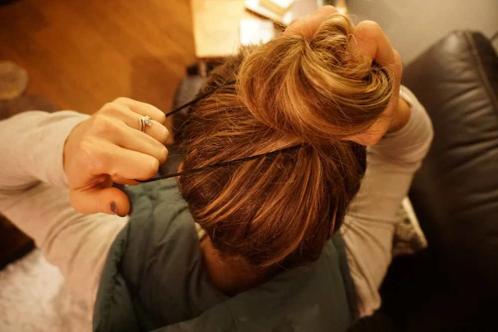 Simple, Easy Top Knot — This Girl Inspired