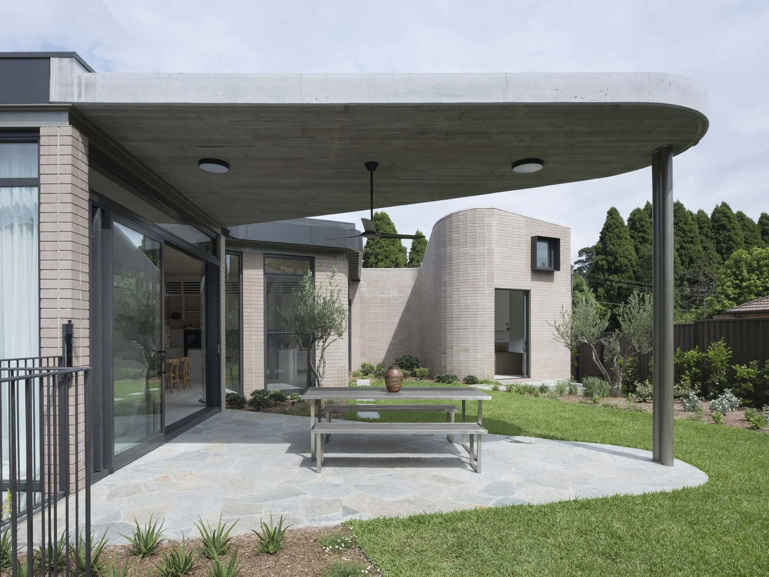 Curvy Brick House — Carla Middleton Architecture