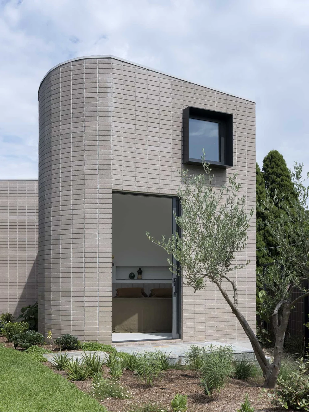 Curvy Brick House — Carla Middleton Architecture