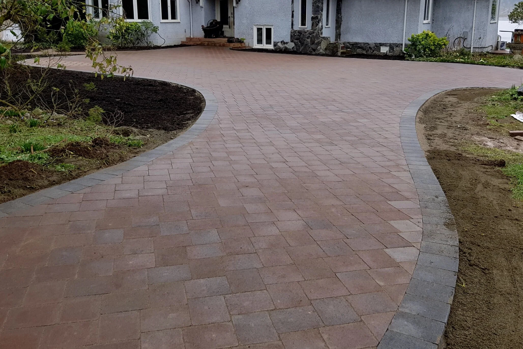 Landscaping, Pavers and more - Living Stones