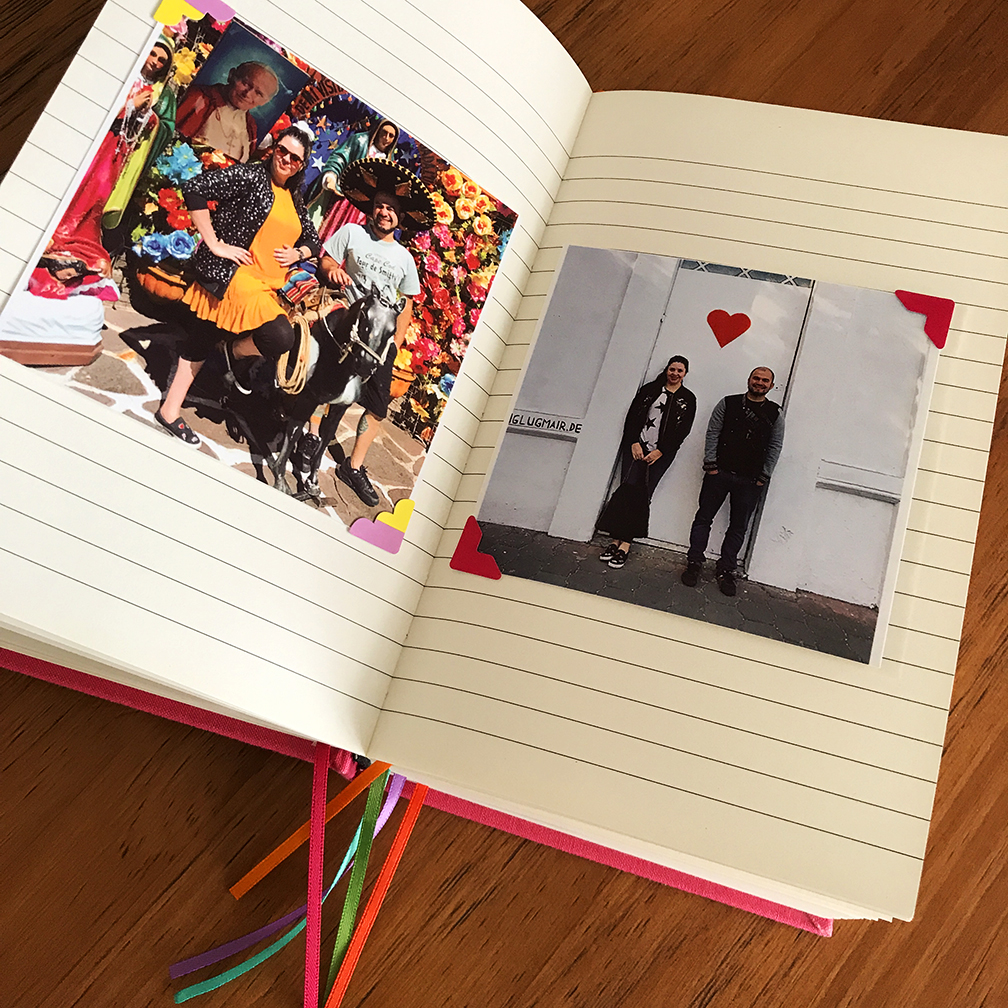 ¿Cómo hacer un libro de recuerdos? — PANTONEMAGENTA