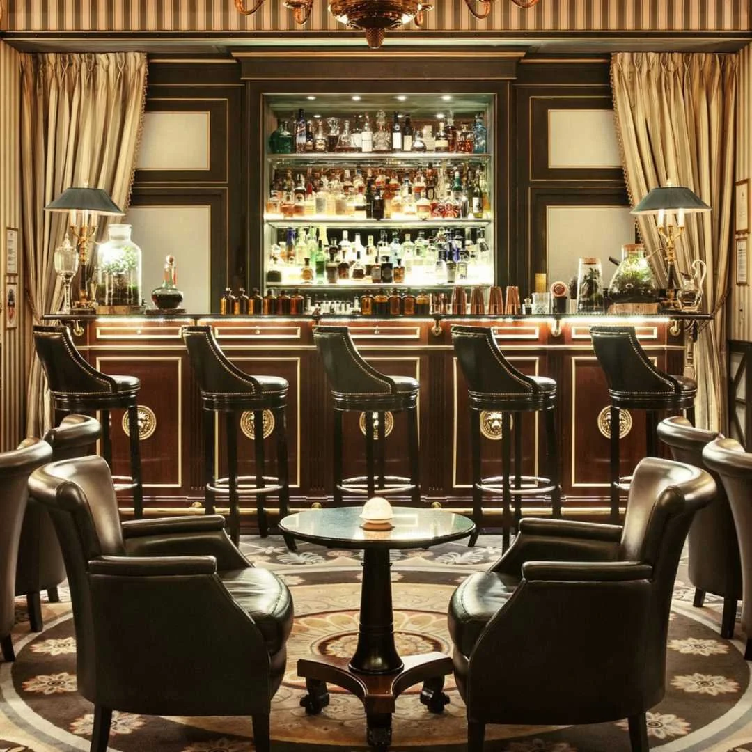 The Club Chair — Visual Fluidity