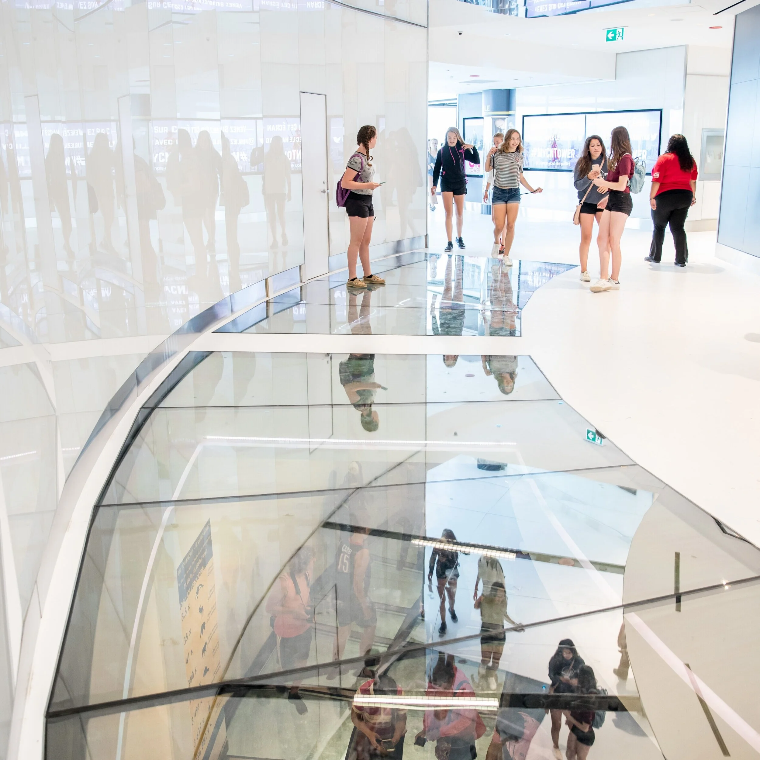 How Strong Is The Cn Tower Glass Floor | Viewfloor.co