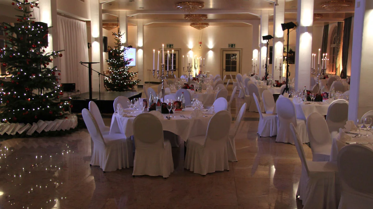 Bilder — BALLYHOUSE