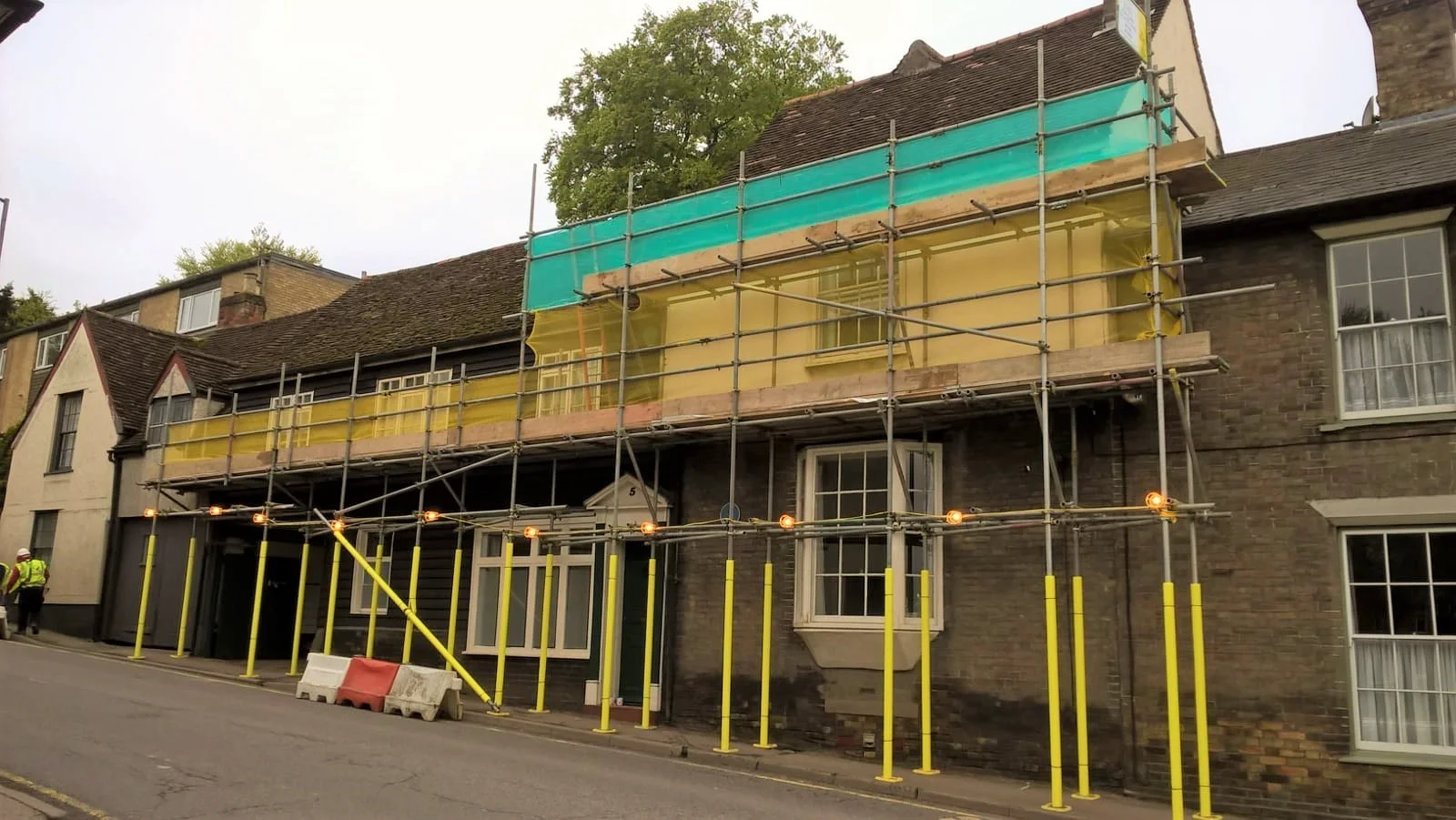 Painters Scaffold Hire | Scaffolding Towers For Painting Buildings