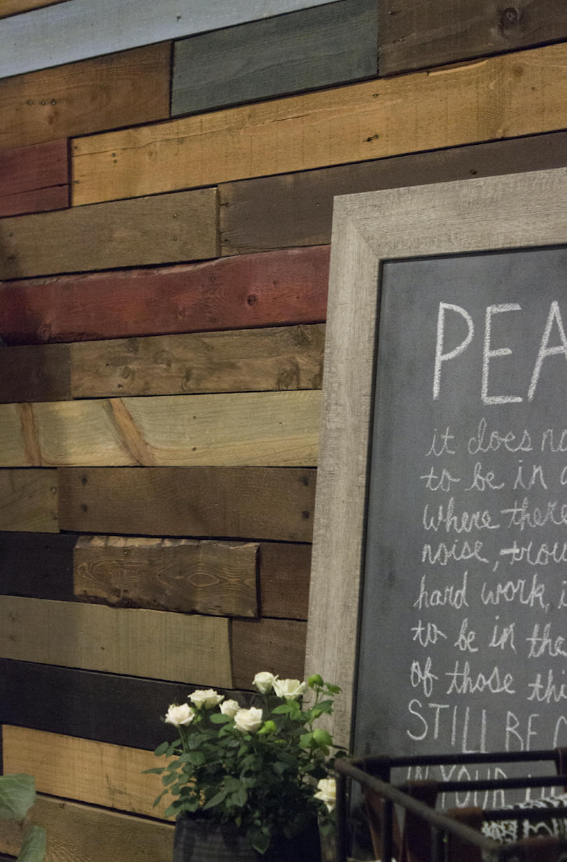 Pallet Wall/Reclaimed Wood - A Life Unfolding