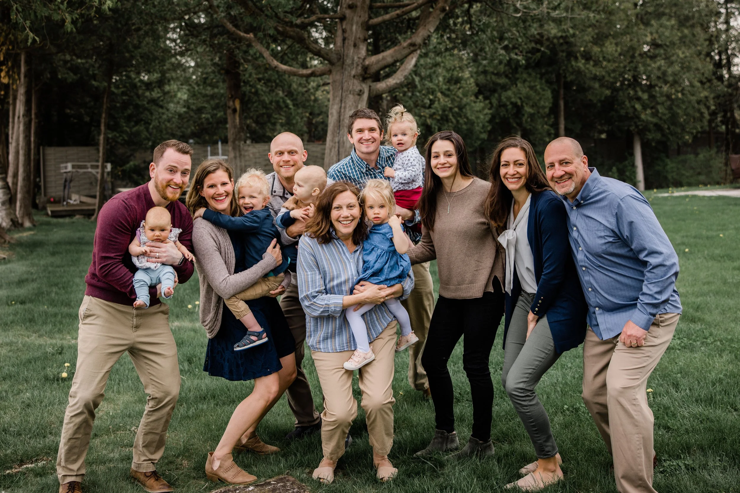 Large Extended Family Photo Ideas