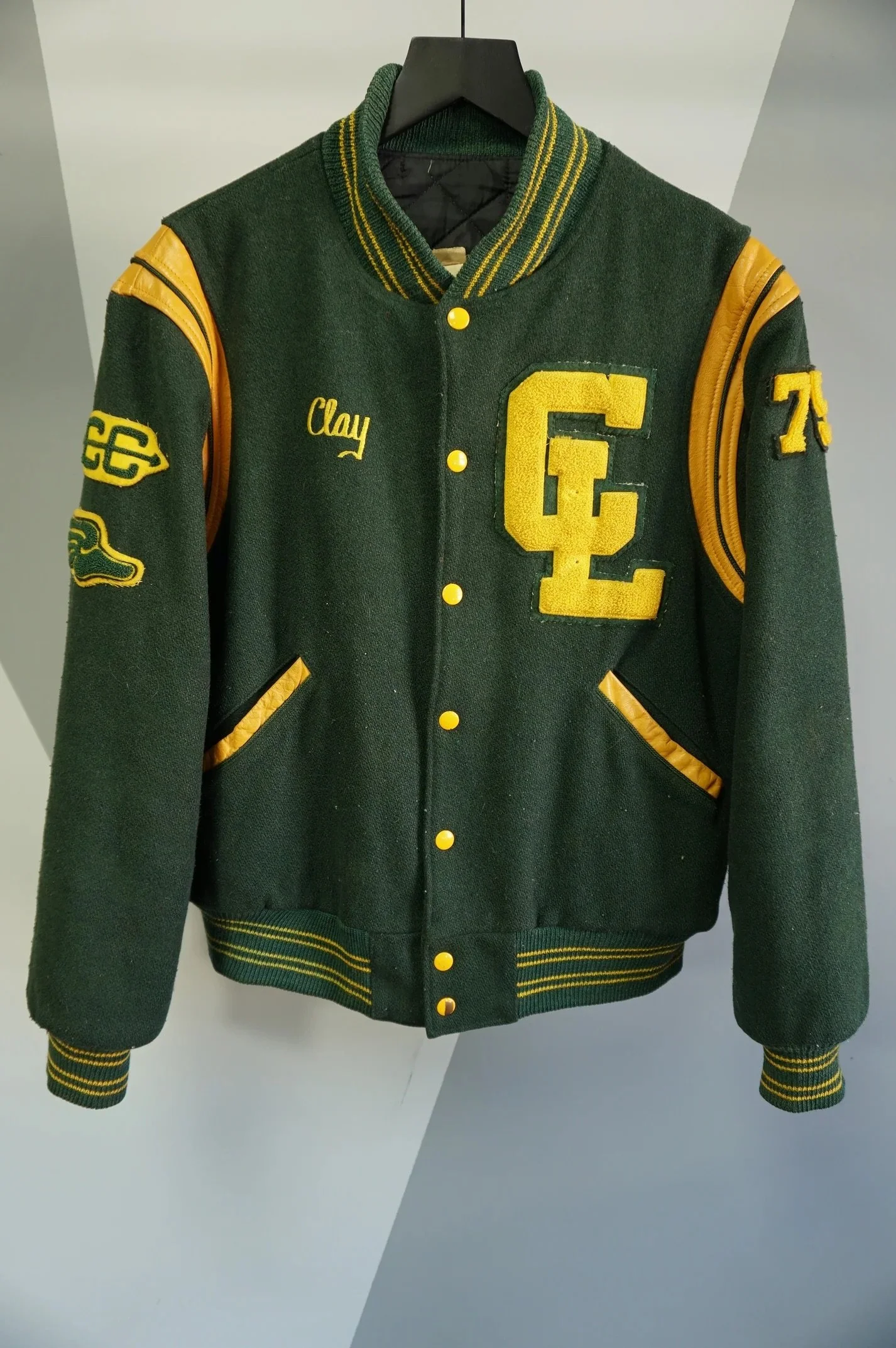 40 best men's online thrift store choices for used clothing.