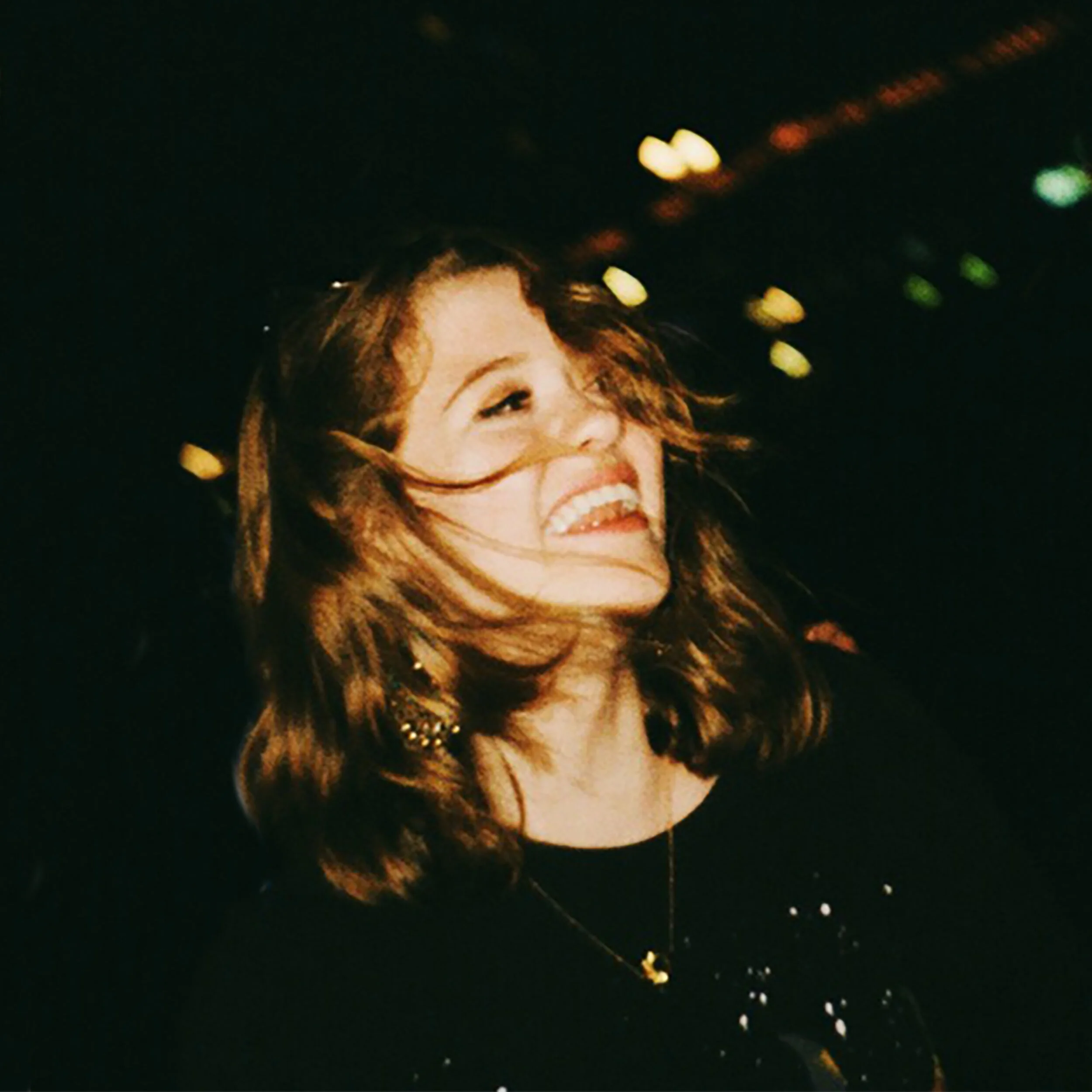 INTERVIEW: Maisie Peters releases new single 'Maybe Don't': "The world ...