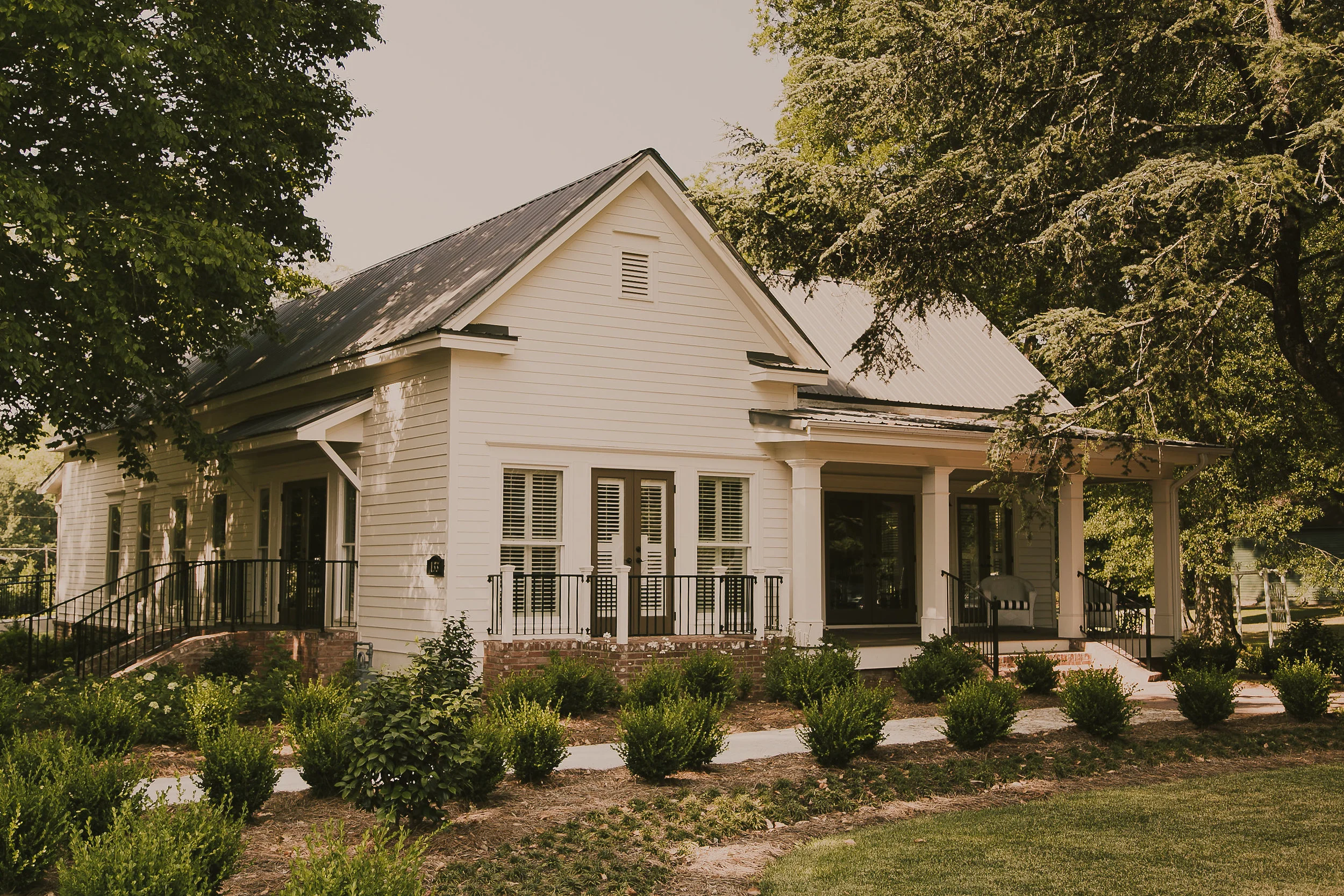 Magnolia House & Garden