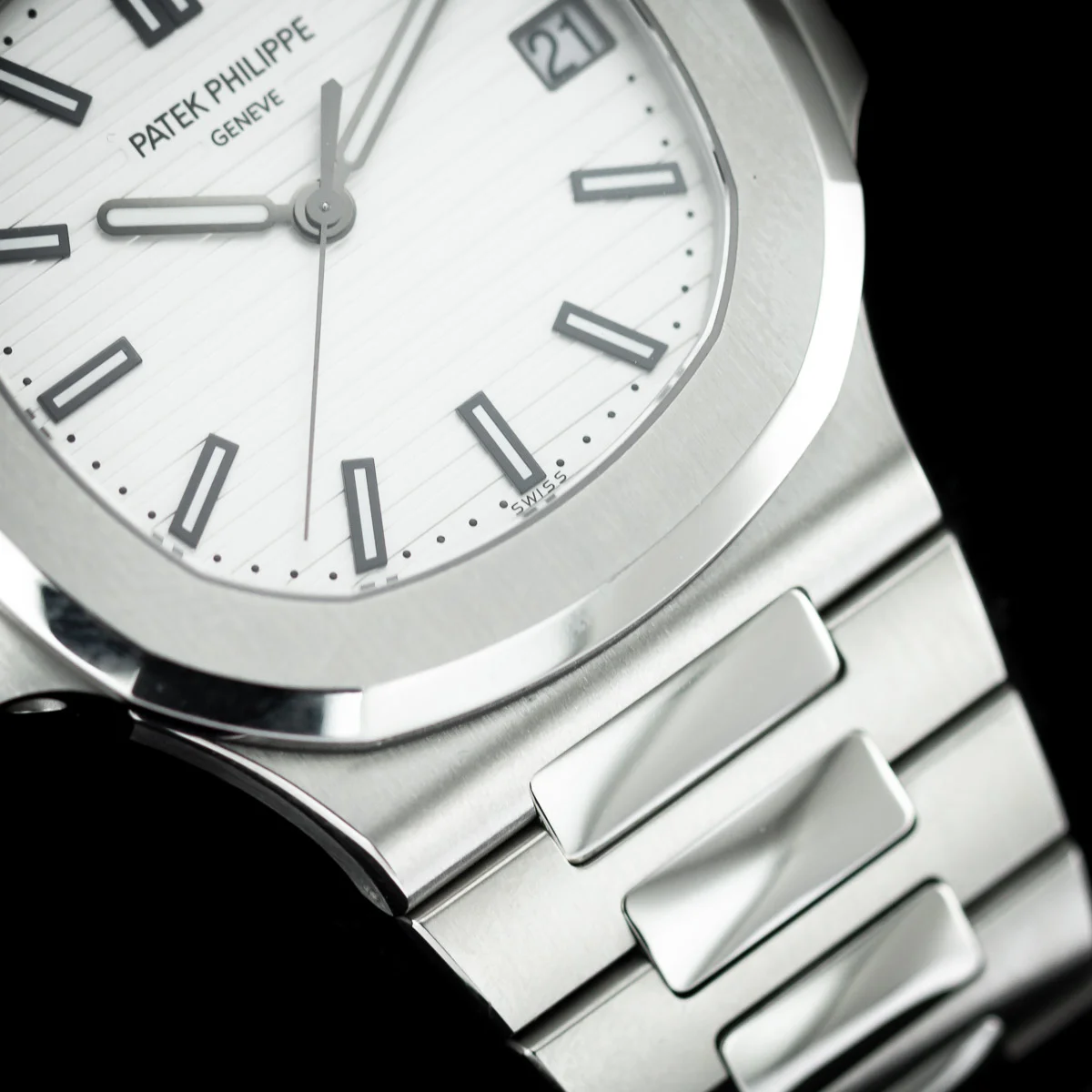 Regal Time — Patek Philippe Nautilus 5711/1A-011 white dial 2015 full set