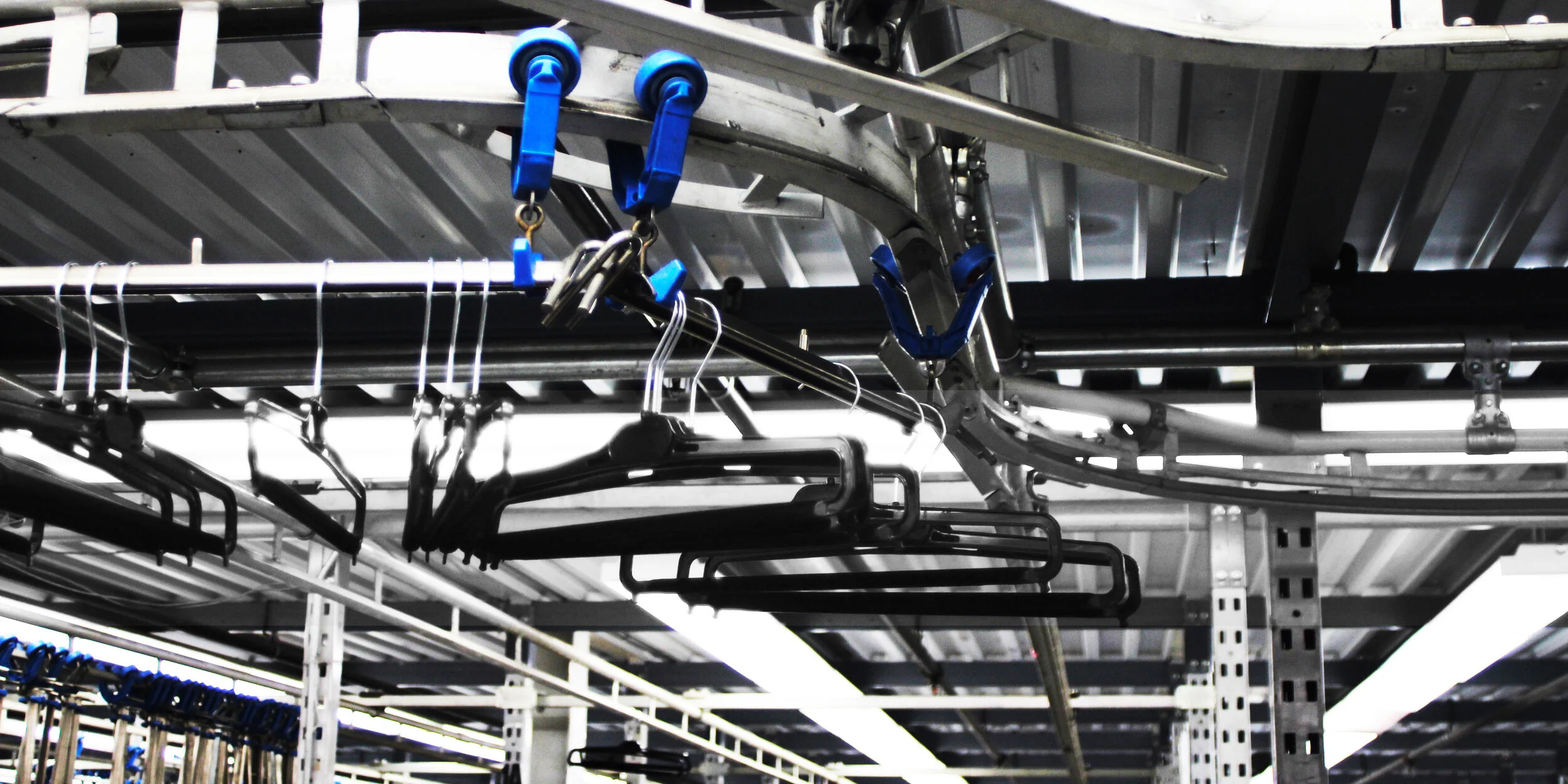 GOH (Garment on Hanger) — Headzup Material Handling Solutions