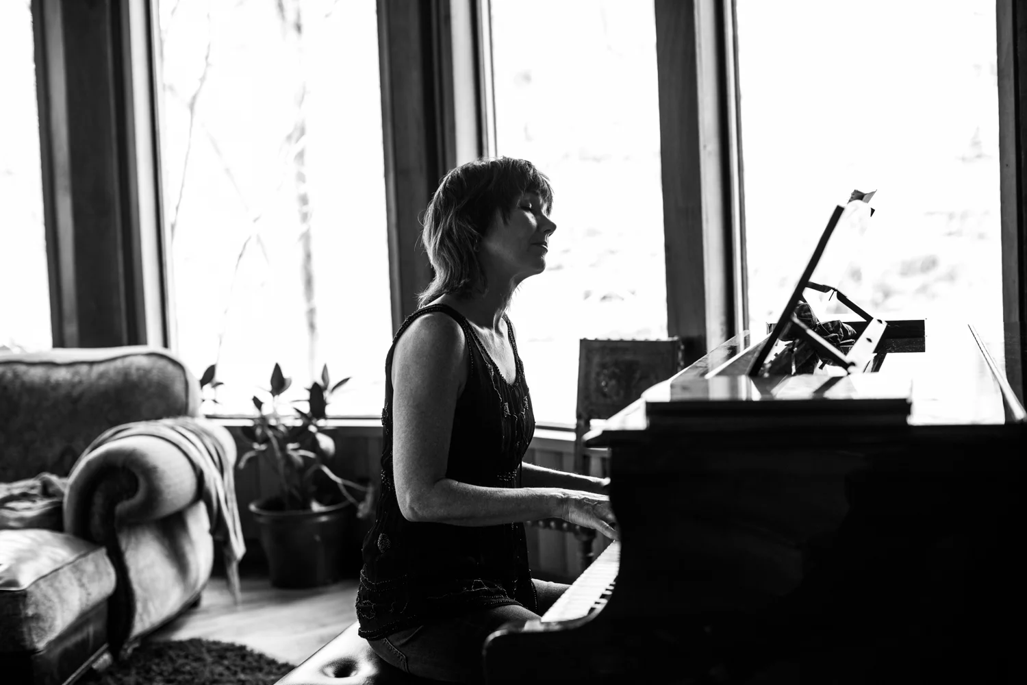 About — Lari White