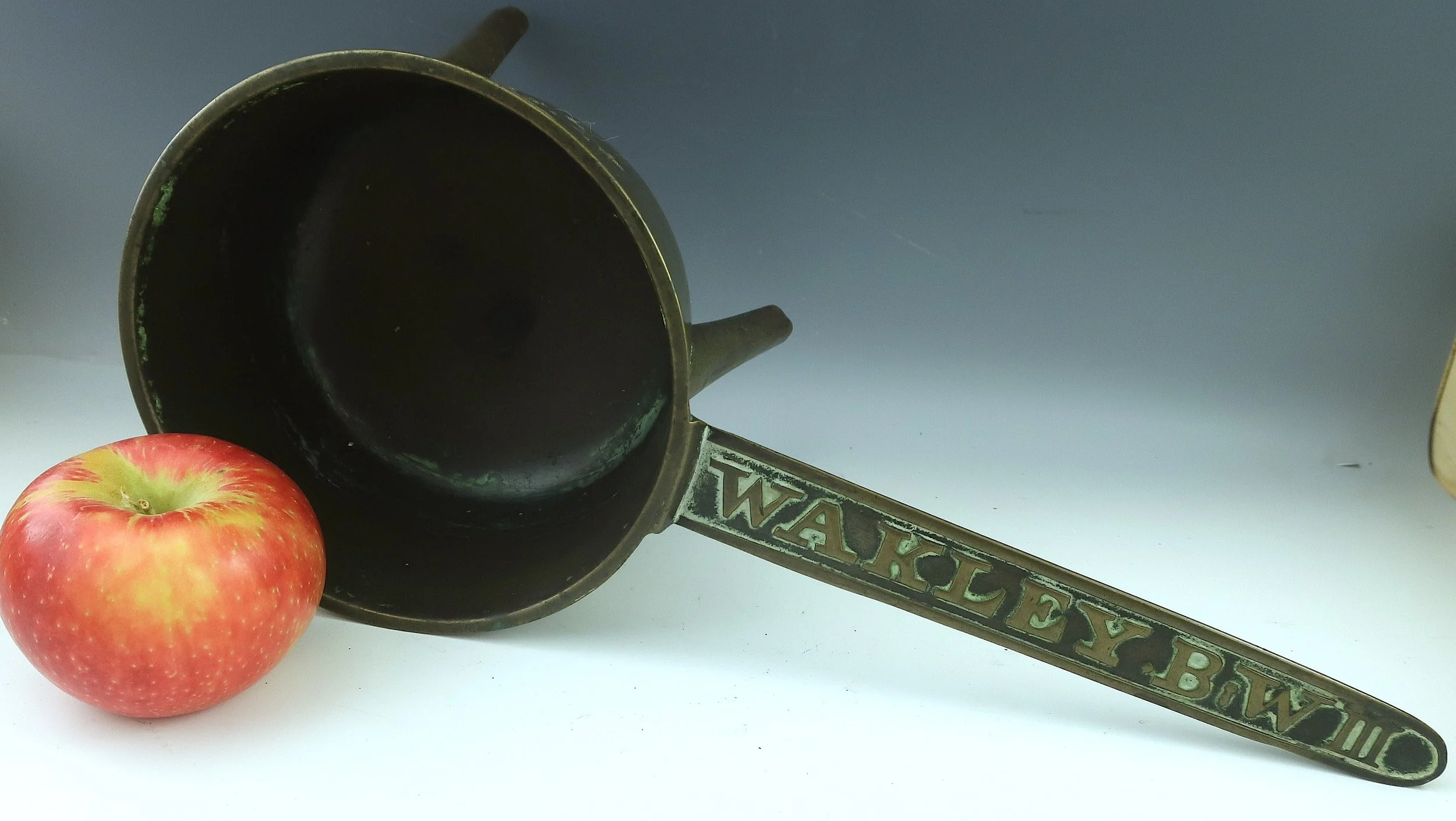 Pilgrim Period Bell Metal Posnet circa 17th/early 18th cent — Montaine ...