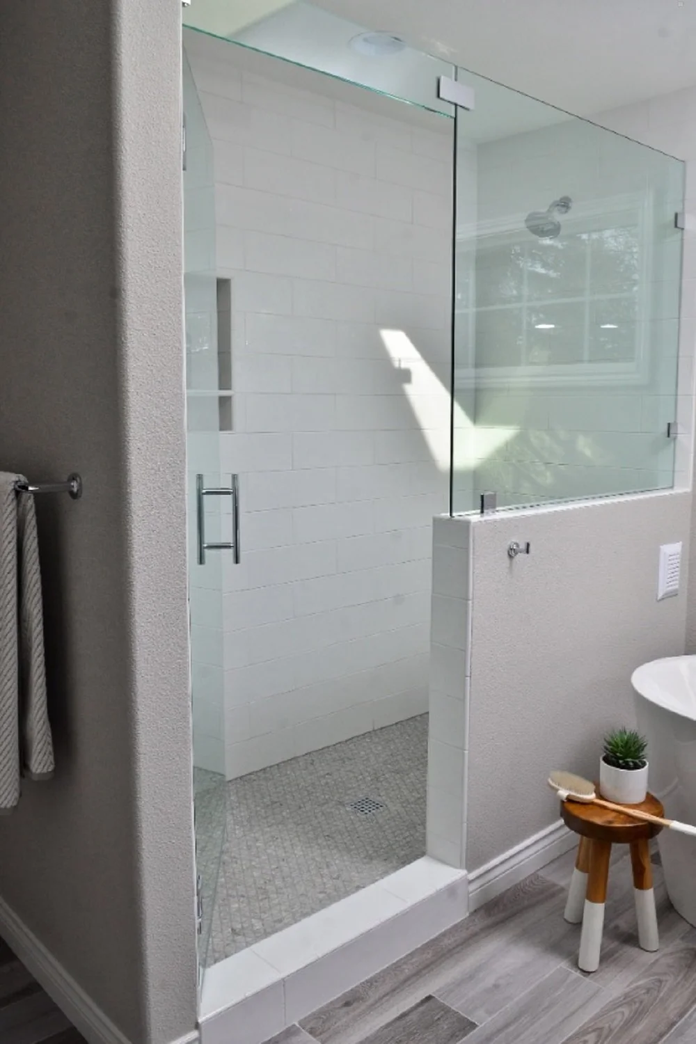 DT Glass | Frameless Glass Shower Enclosures