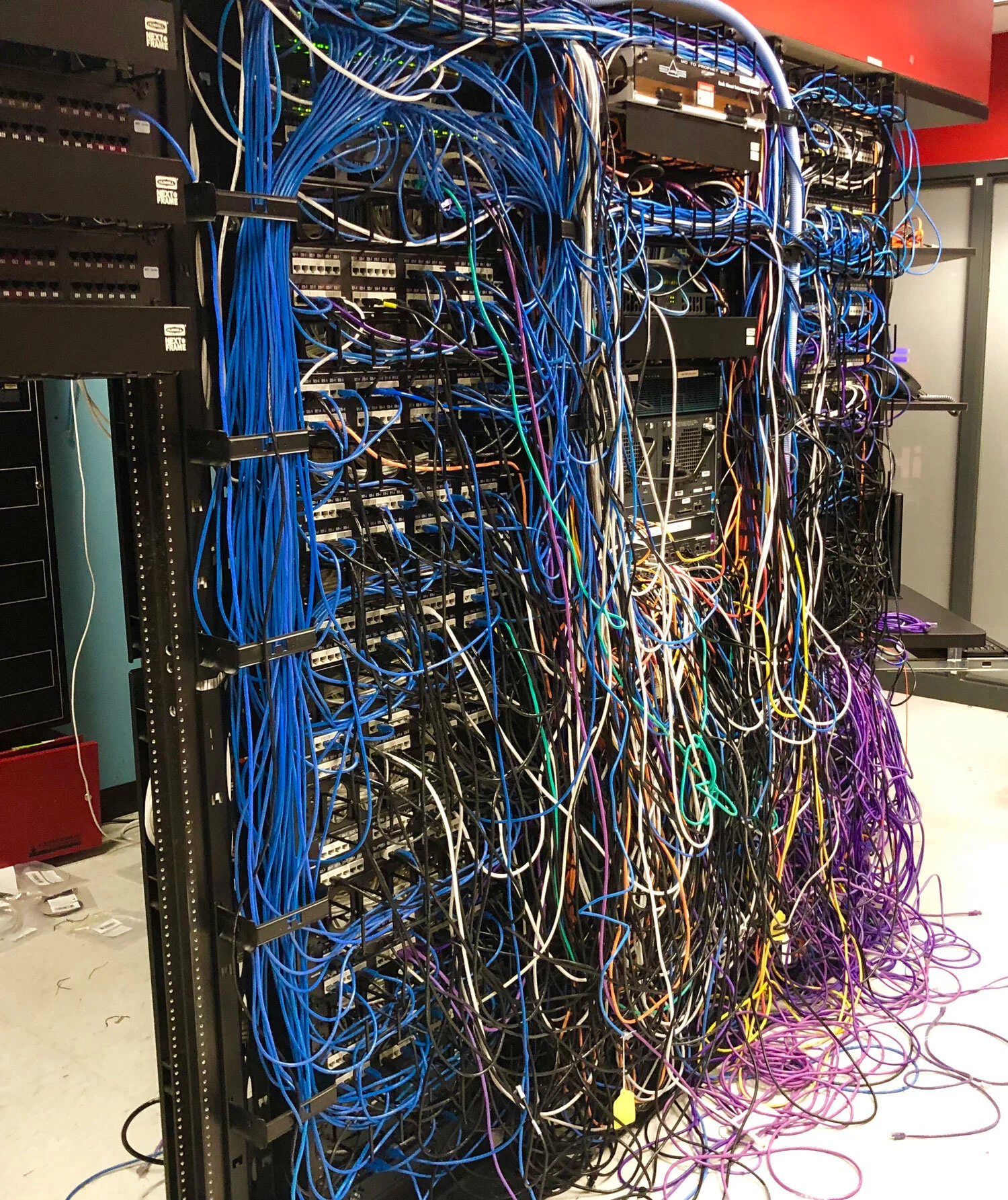 Data Center Rack Cable Management