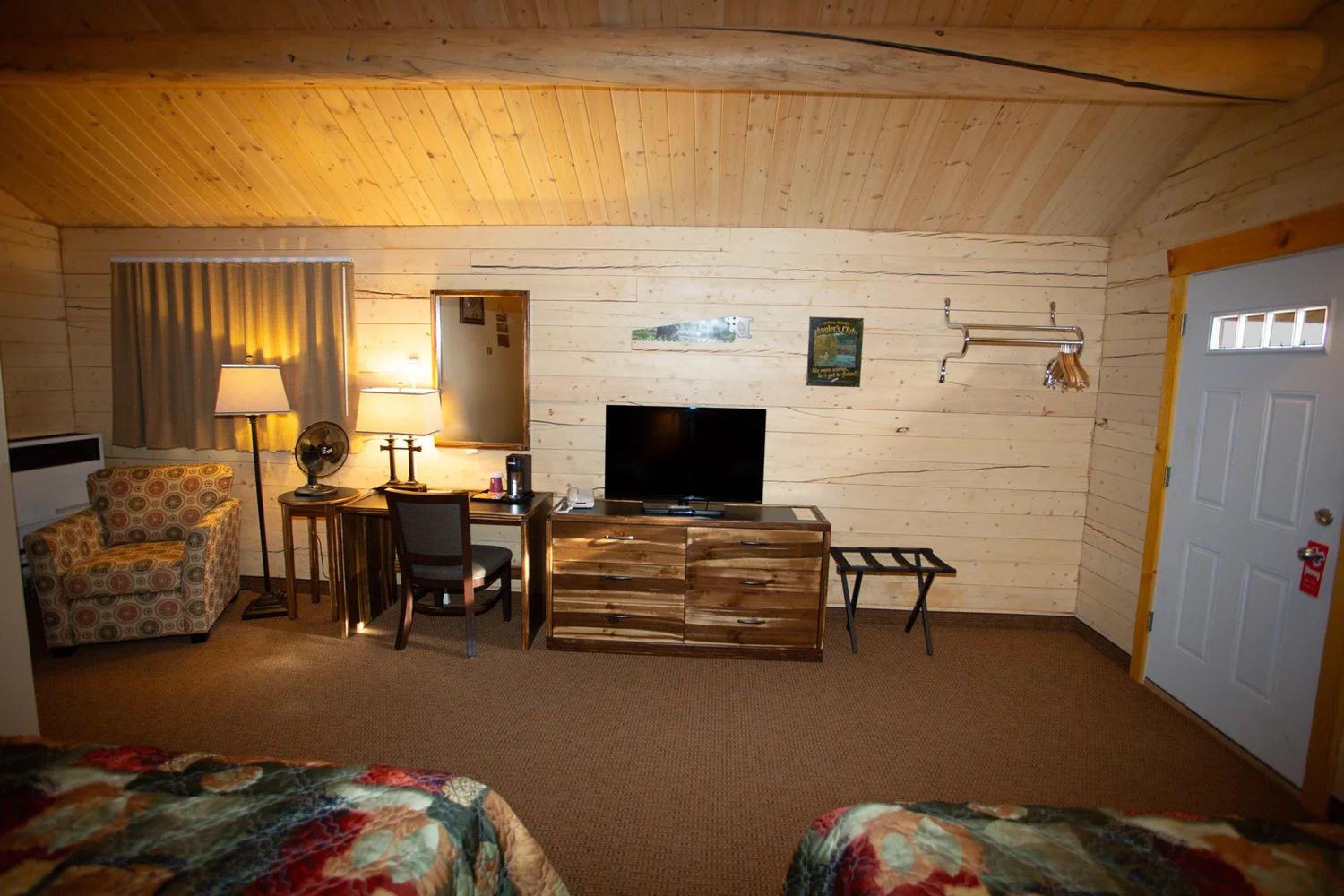 Deluxe Cabins — Young's Motel : Tok, Alaska