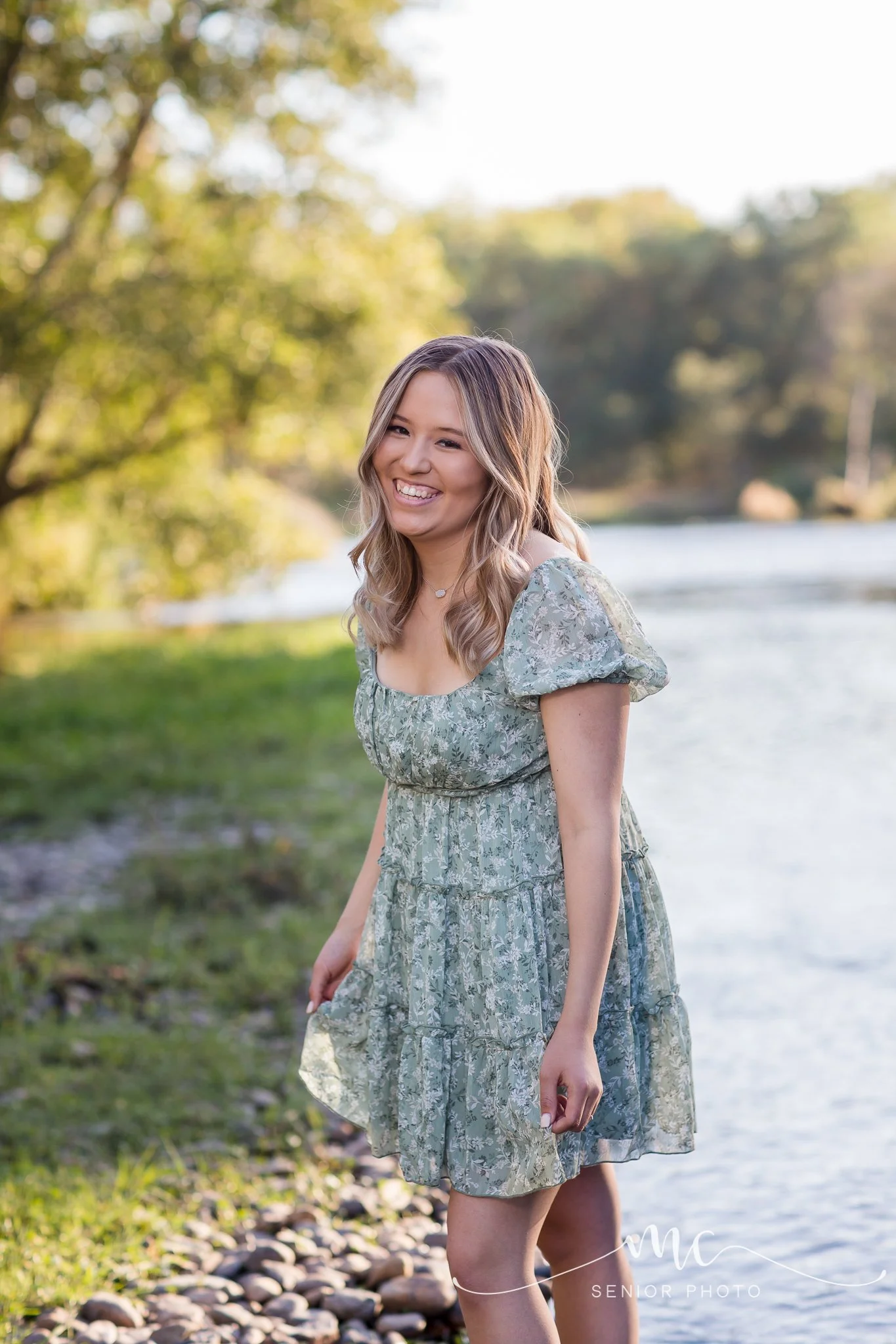 8 TIPS ON HOW TO CHOOSE YOUR SENIOR PICTURE OUTFITS, MC SENIOR PHOTO ...