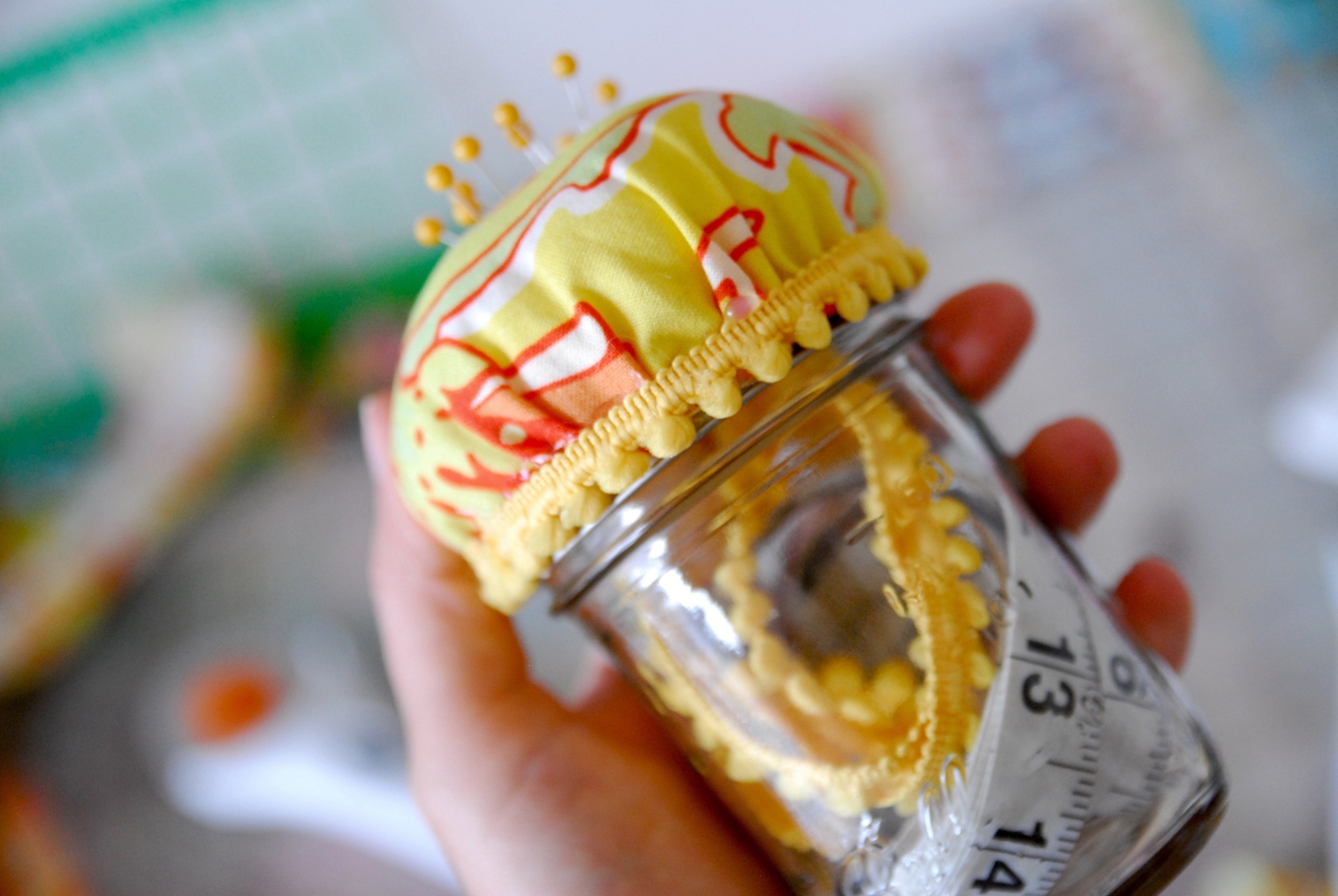 How to Make Pin Cushions with Mason Jars || And Easy & FREE Tutorial ...