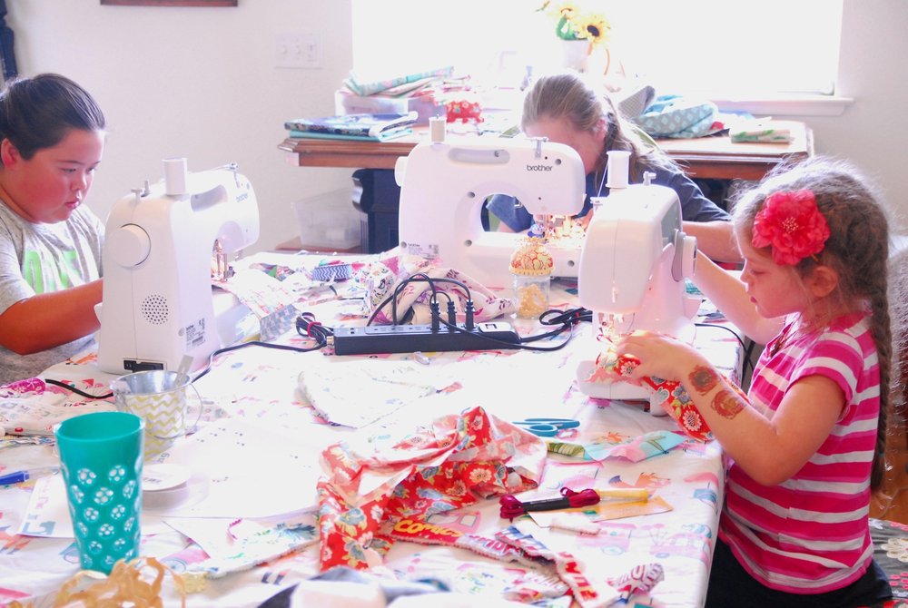 How to Teach Kids Sewing Camps and Classes || Tons of Tips and Ideas ...