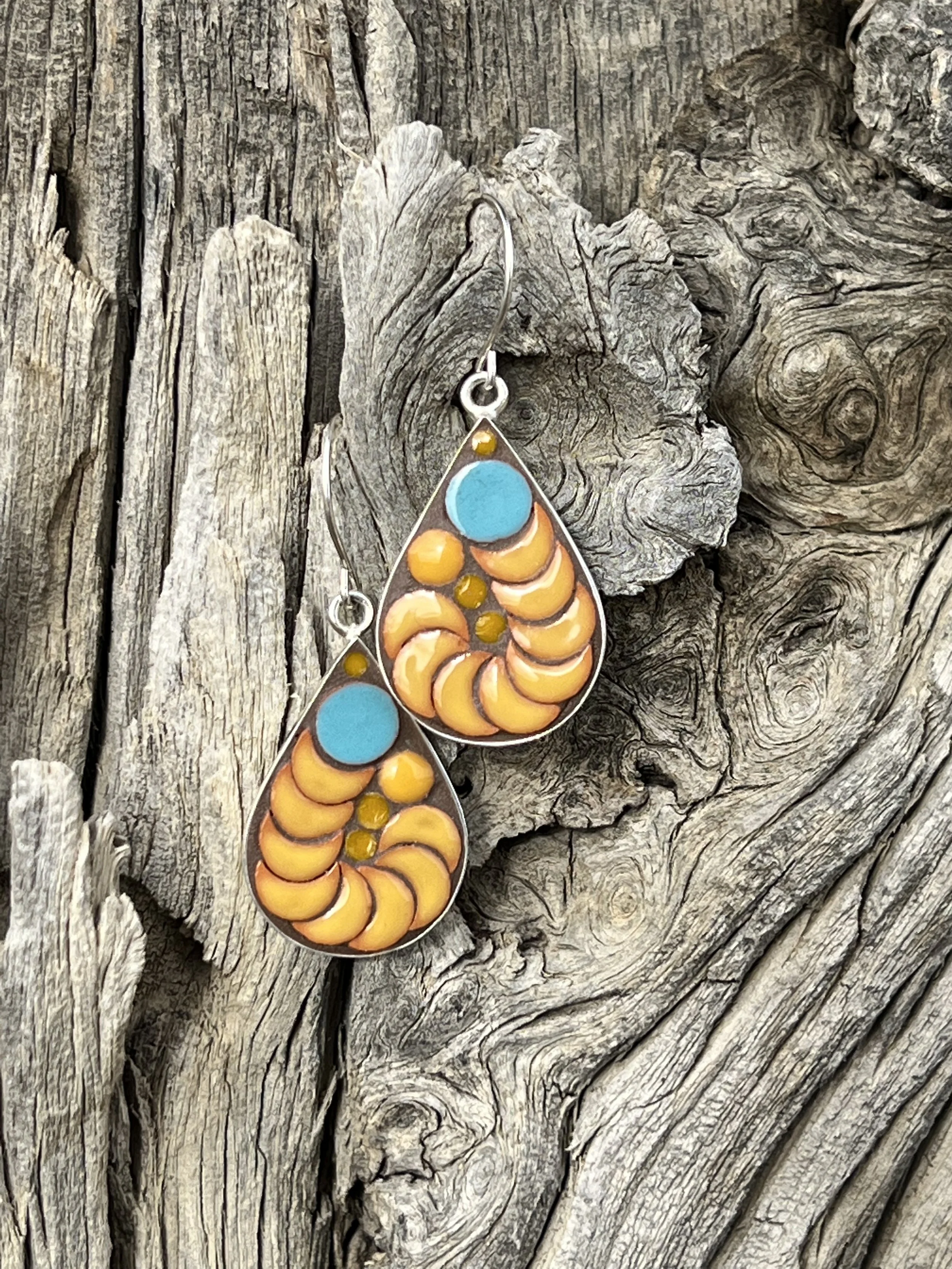 MOTH & TWIG Mosaic Art & Jewelry