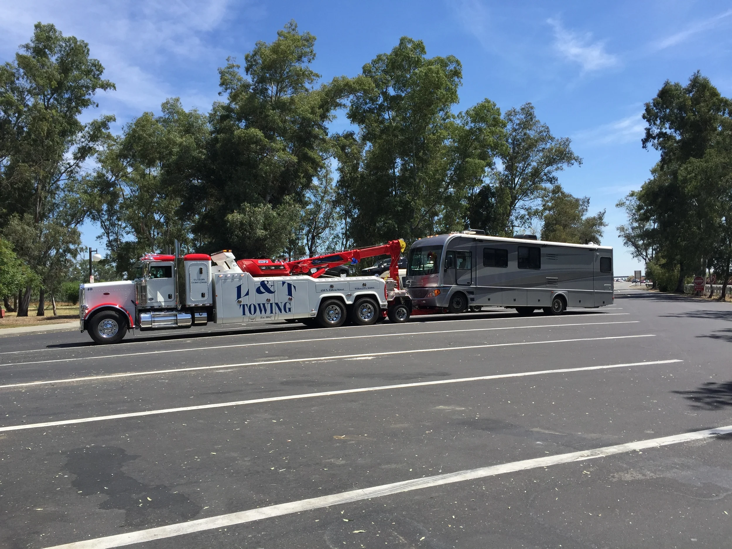 Our Towing Fleet Serving the Northern California I-5 Corridor — L & T ...