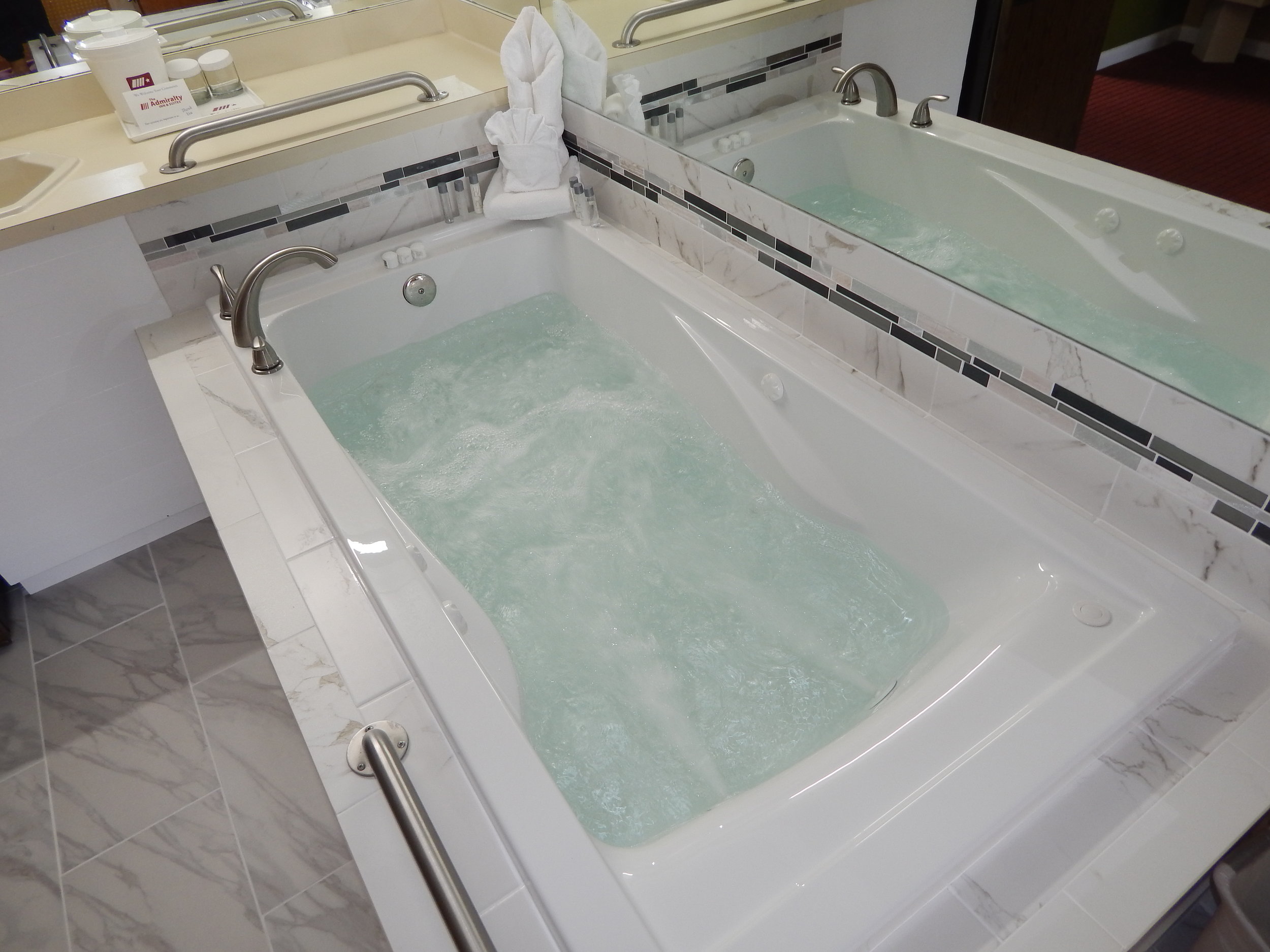 Whirlpool Room — The Admiralty Inn & Suites