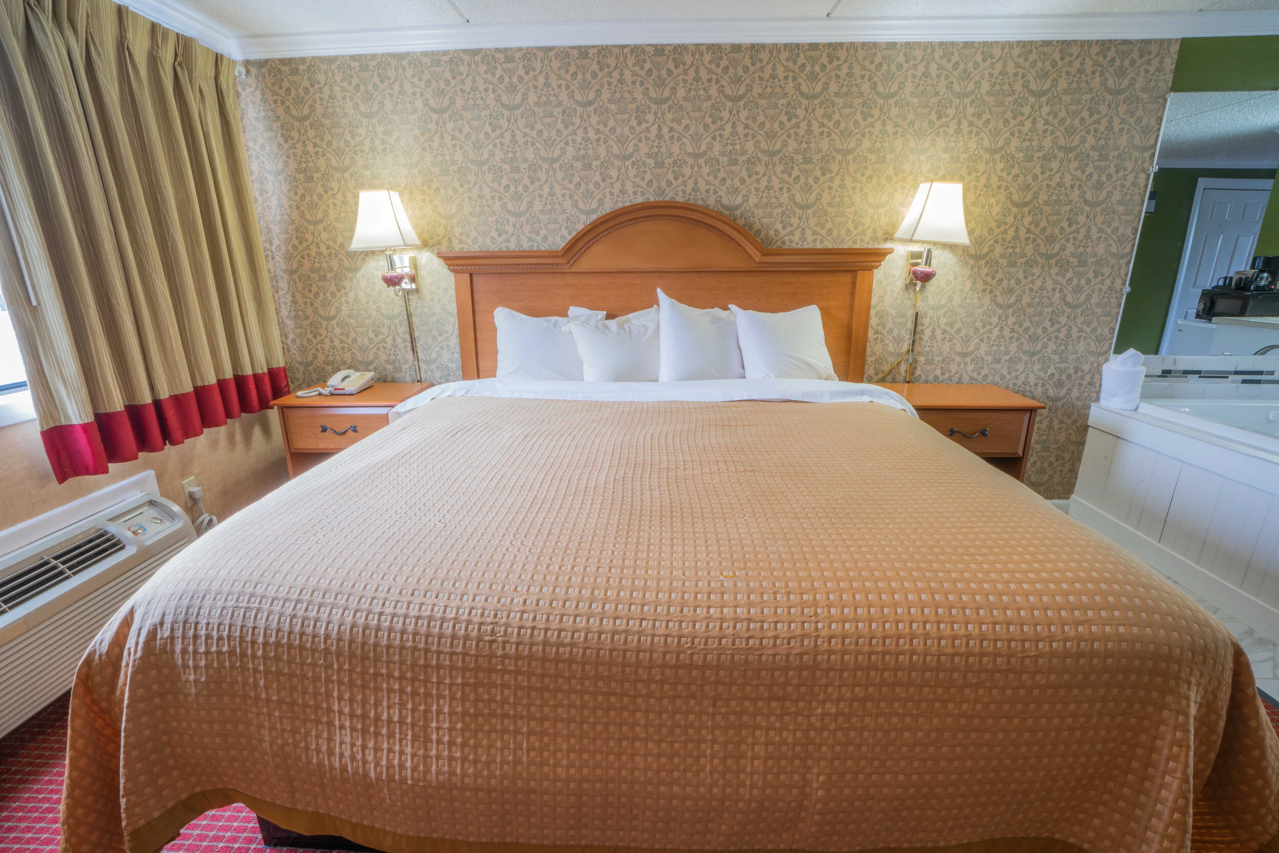 Whirlpool Room — The Admiralty Inn & Suites