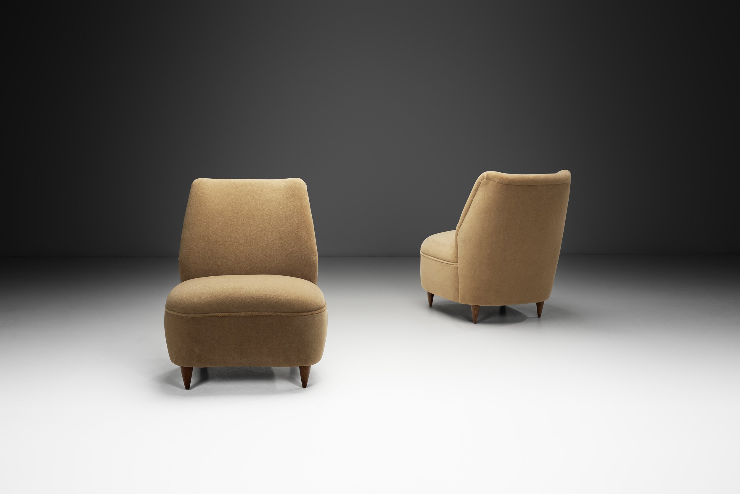 Pair of Lounge Chairs in the manner of Gio Ponti, Italy Mid-20th ...