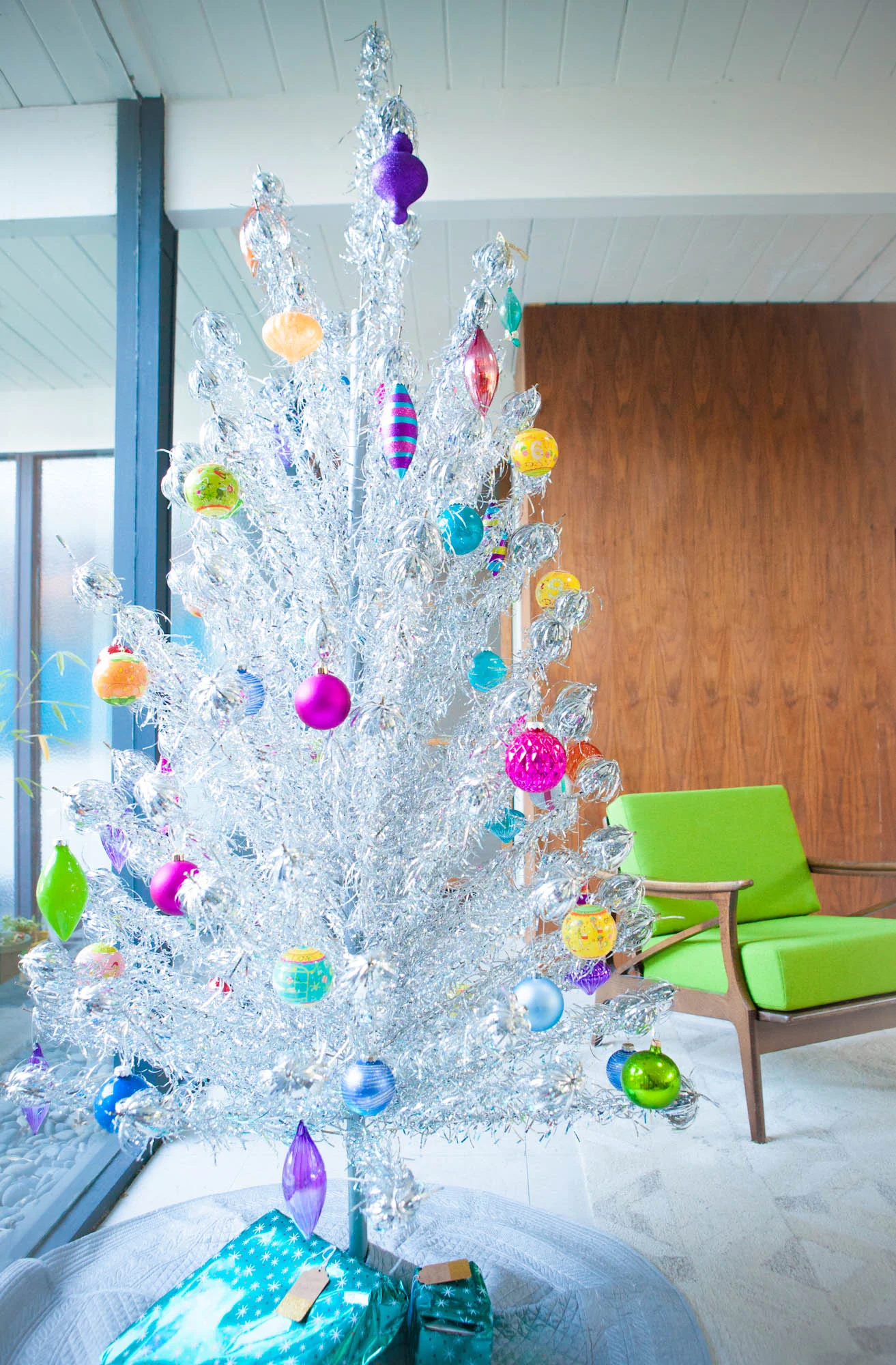 Our Vintage Aluminum Christmas Tree — Mid Century Modern Interior ...