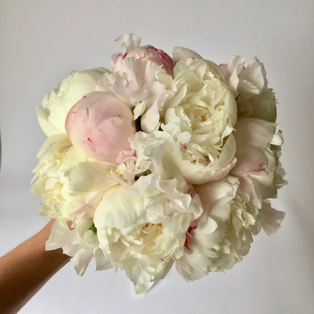 Here's How to Arrange a Round Peony Bouquet