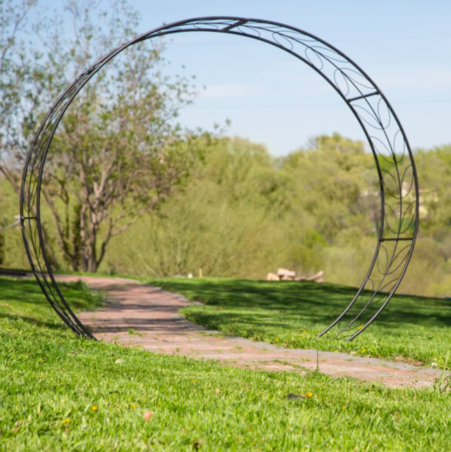 How to Create a Circular Flower Installation