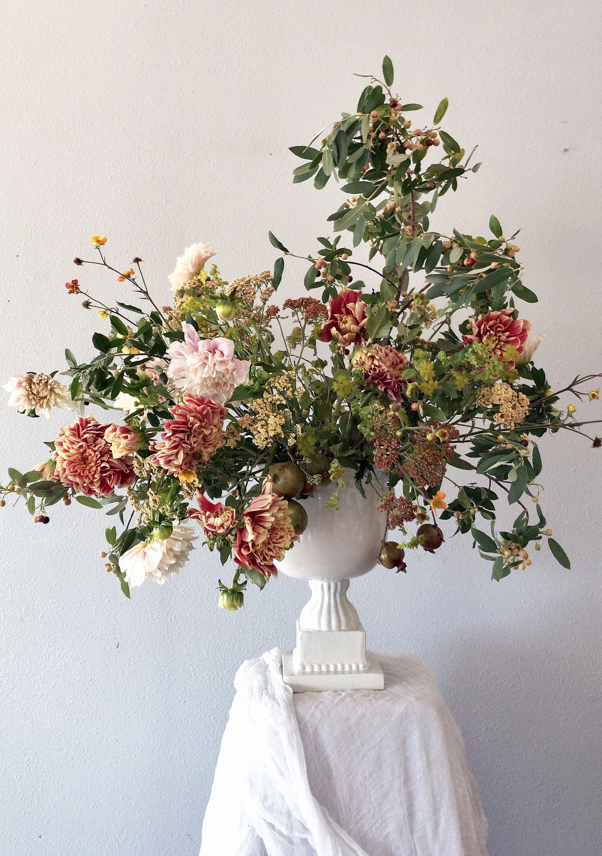 How to Create a Large-Scale, Foam-Free Summer Floral Arrangement