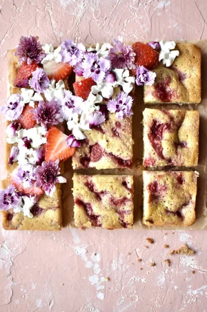 How to Prepare Edible Flowers for Cakes, Desserts, and More!