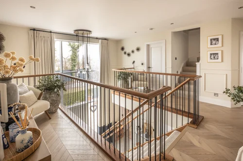 QUIET LUXURY — DECORUM