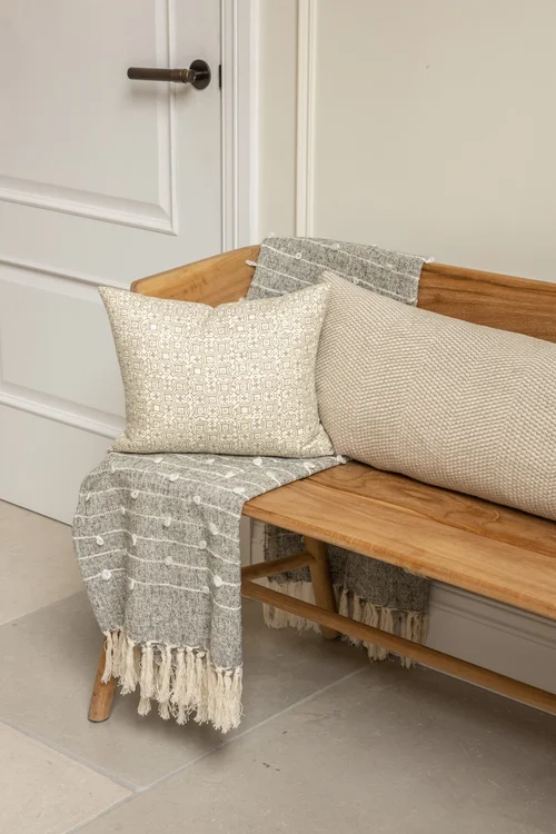 QUIET LUXURY — DECORUM