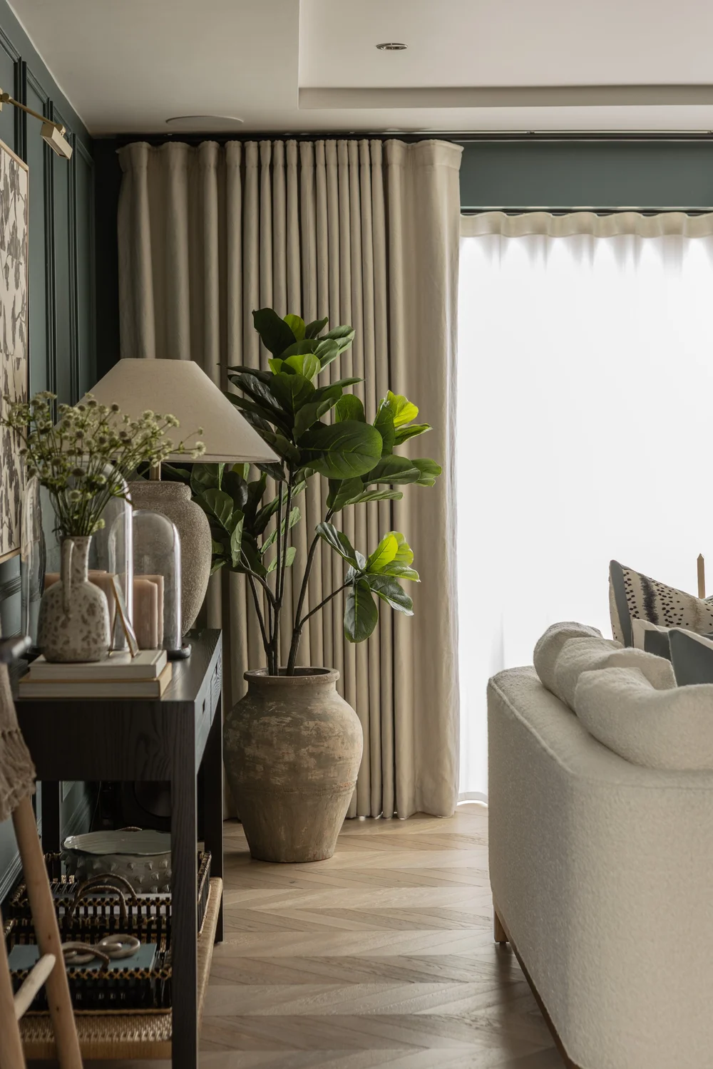 QUIET LUXURY — DECORUM