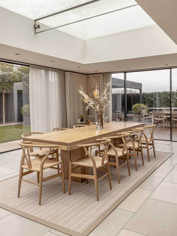 QUIET LUXURY — DECORUM