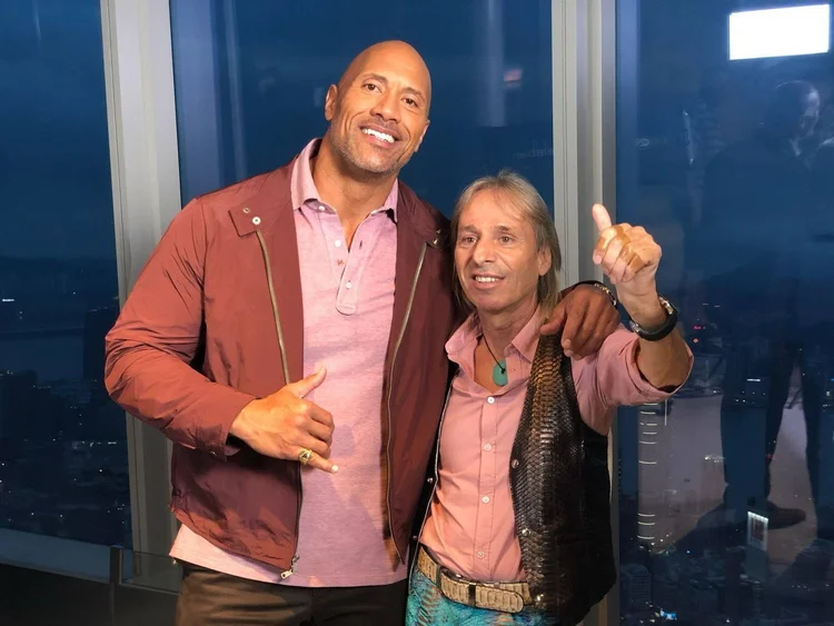 ALAIN ROBERT - Famous Rock and Urban Climber - "The French Spider-Man ...