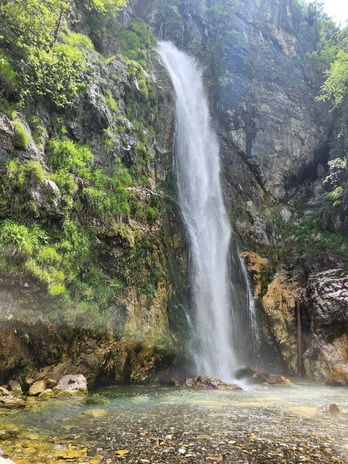 hiking to grunas waterfall