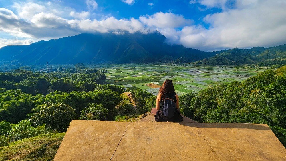 some of the gorgeous things to do in sembalun, lombok is hike hills ...