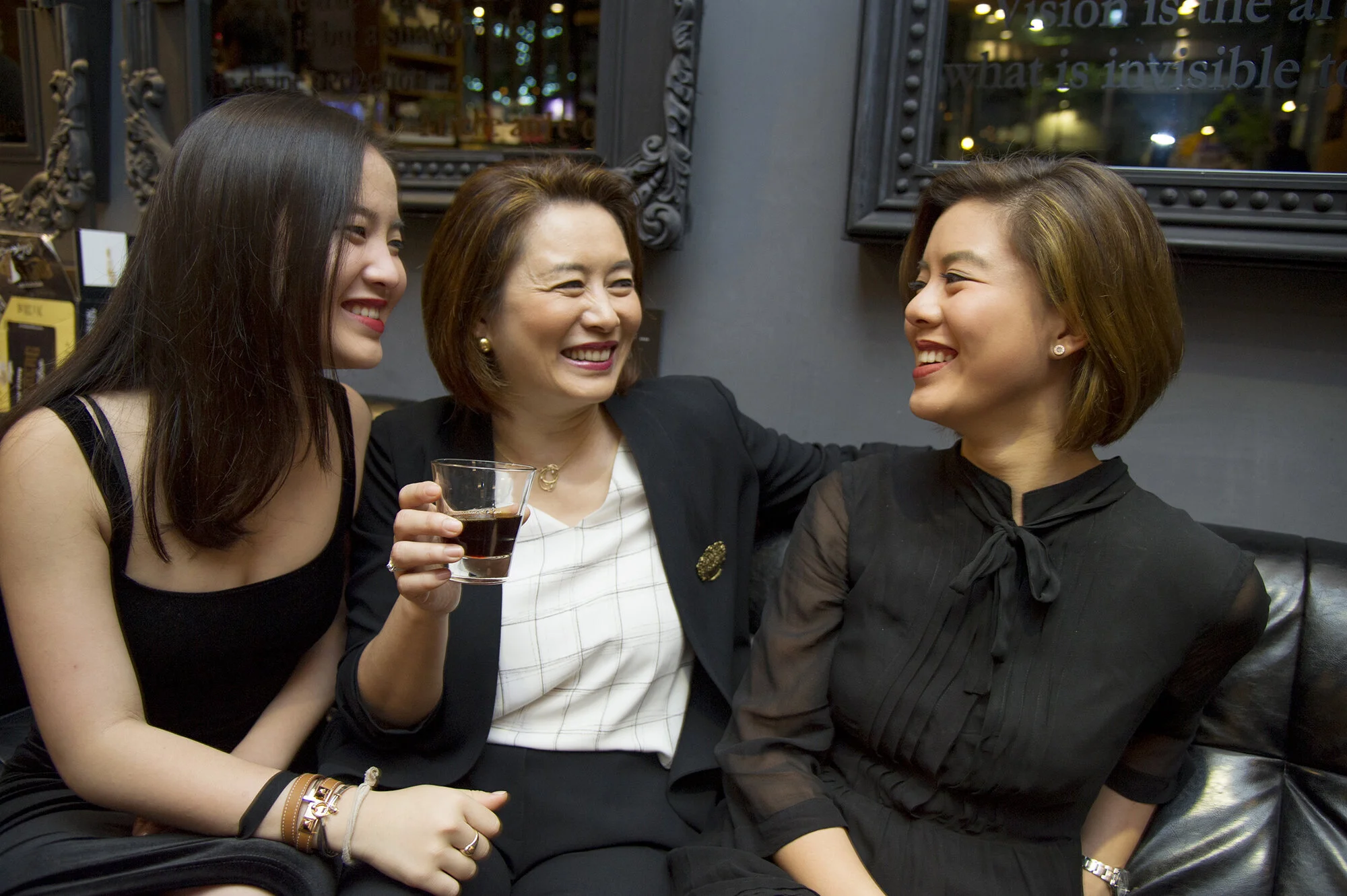 Family .. 家庭 .... — Syaru Shirley Lin 林夏如