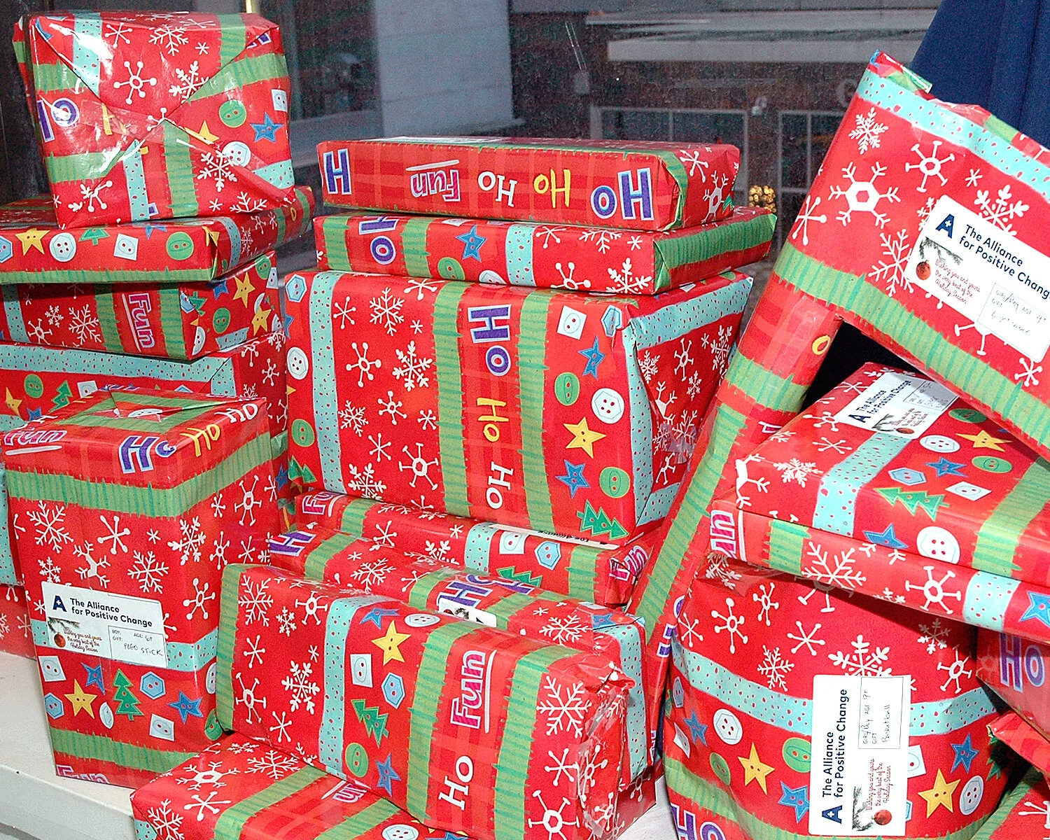 Client Holiday Gift Wrapping - Volunteers from PVH, Incorporated — The ...