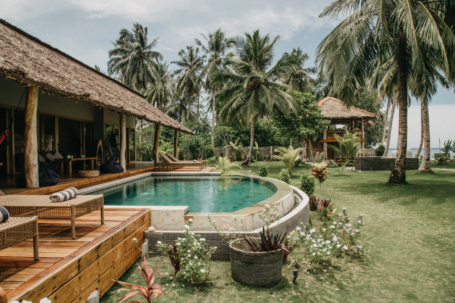 Luxury Mentawai Villa Sailo at Lance's Right HT's — Baha Baha Villas ...