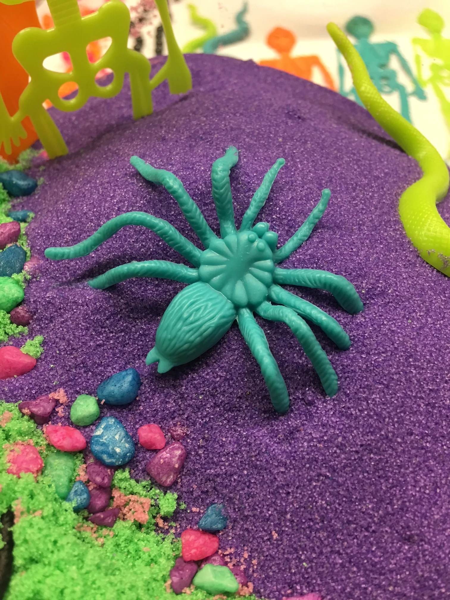 Make Spooky Halloween Glow Bowls with Crayola Play Sand! — Crayola Play ...